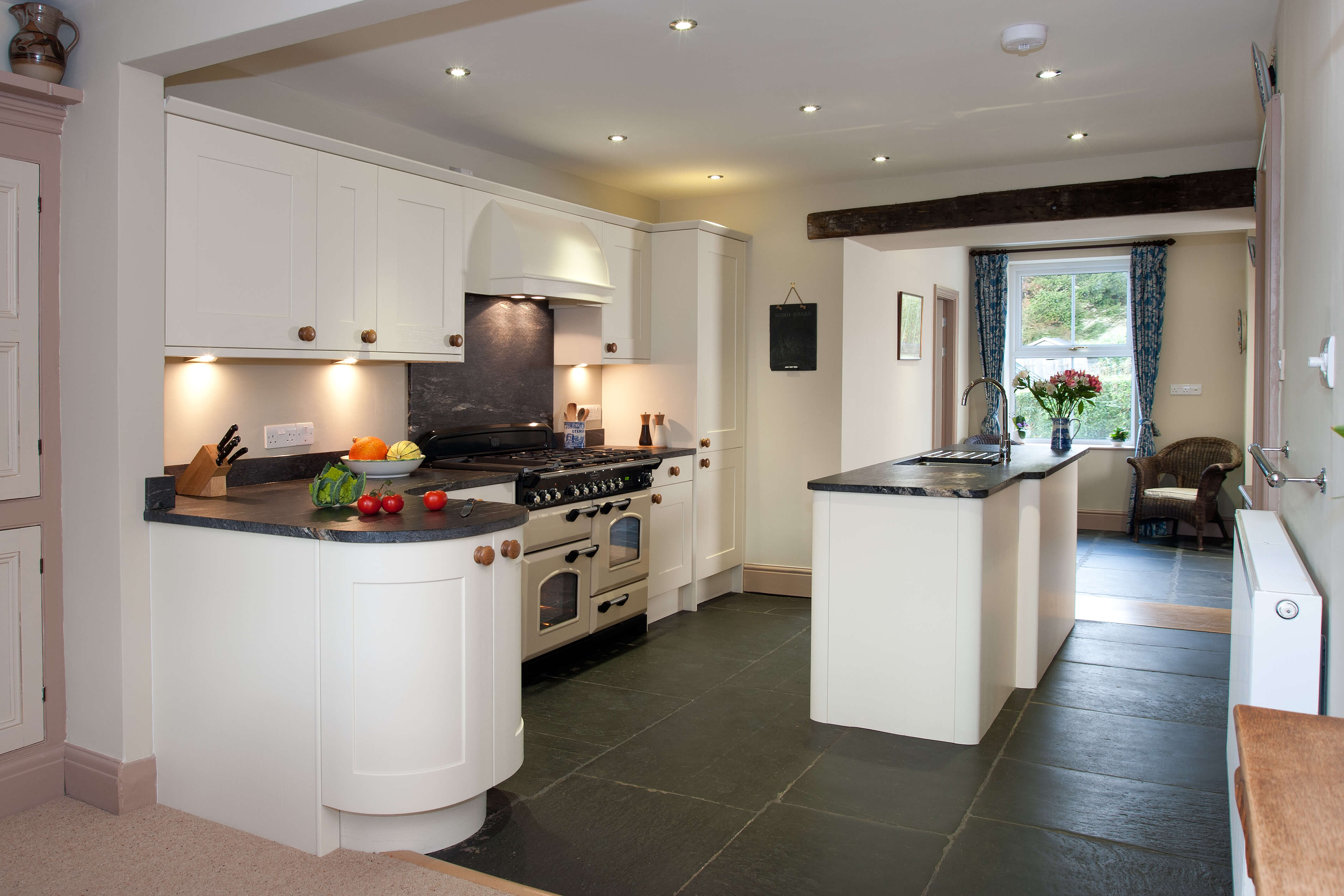 Ivory Shaker Kitchen | Classic Painted Ash Kitchen Design