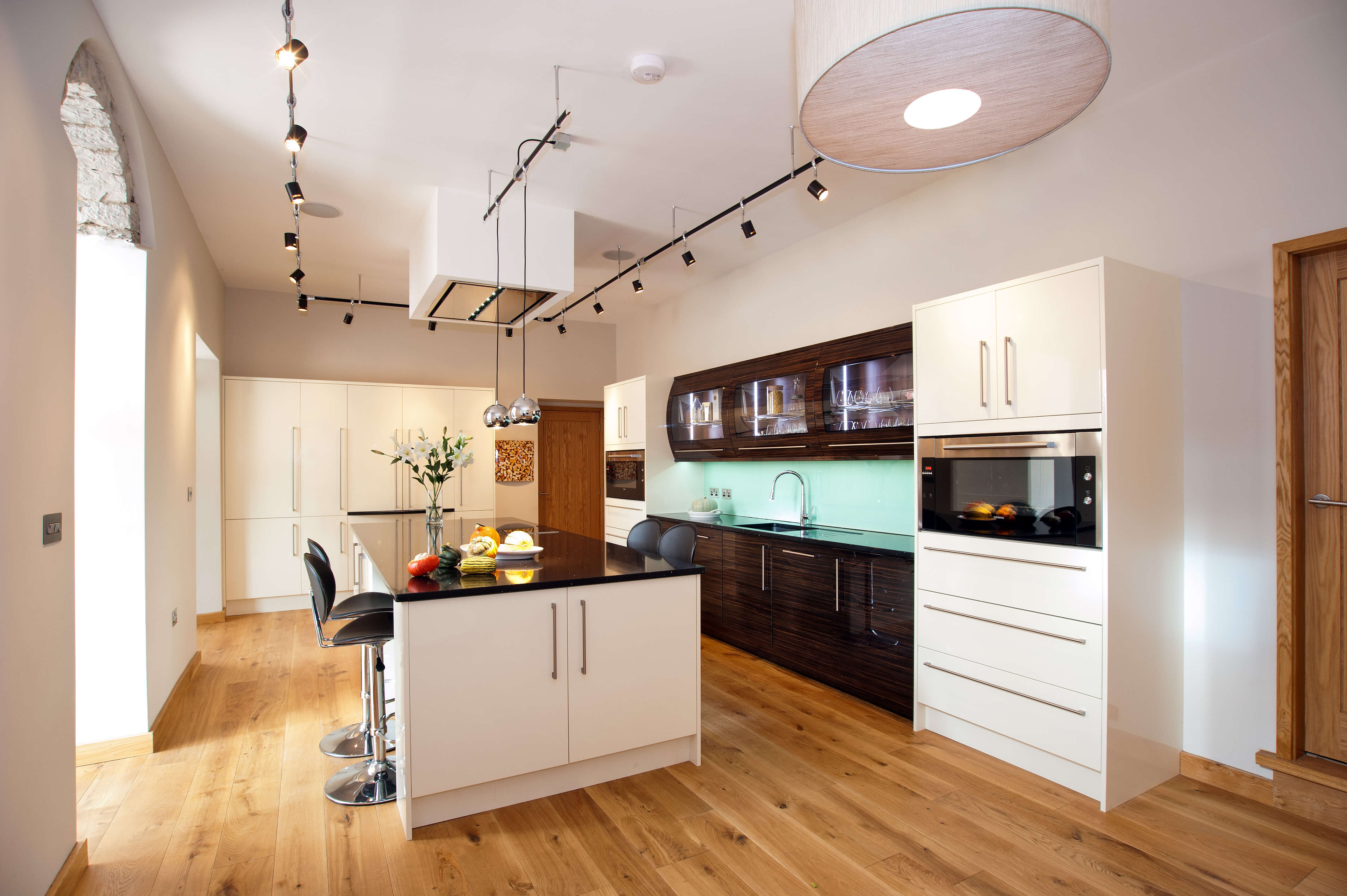 High Gloss Ivory & Wood Grain Kitchen | Lakeland Kitchens