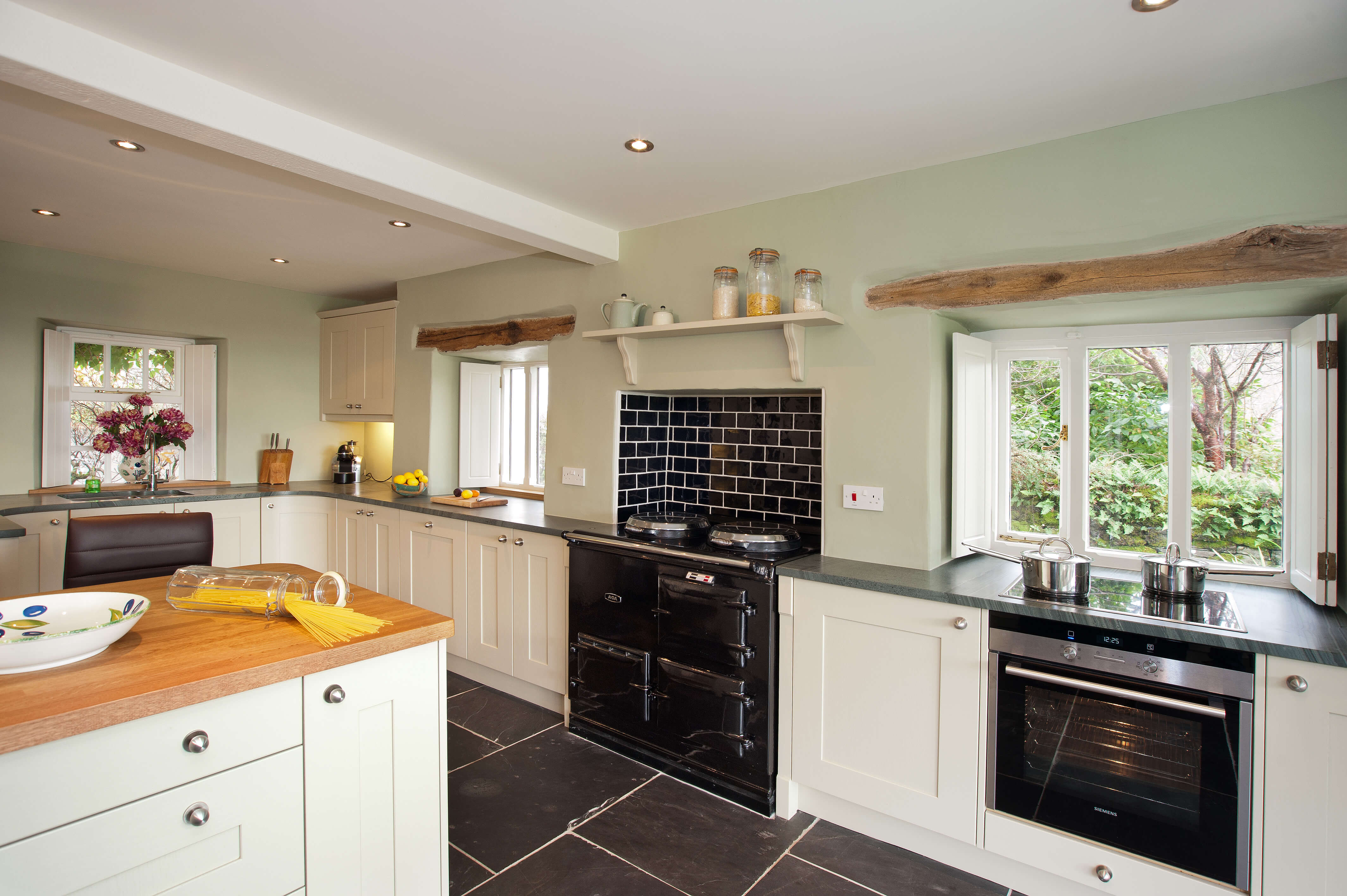 Lakes Project – Lansdowne Shaker Kitchen | Lakeland Kitchens